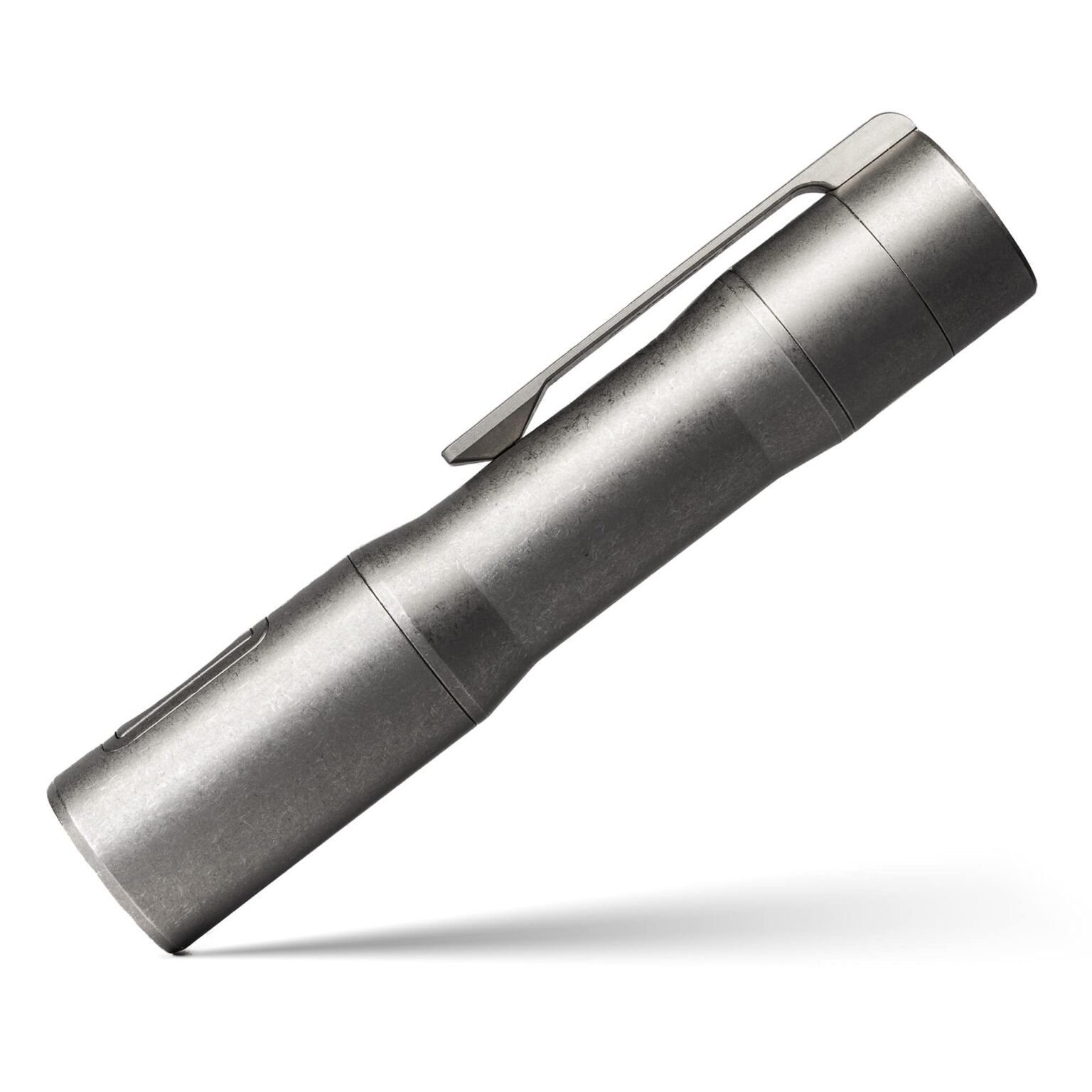 RAMPANT™ R8 EDC Flashlight (Stonewashed 6AL-4V Titanium + Copper Pill ...